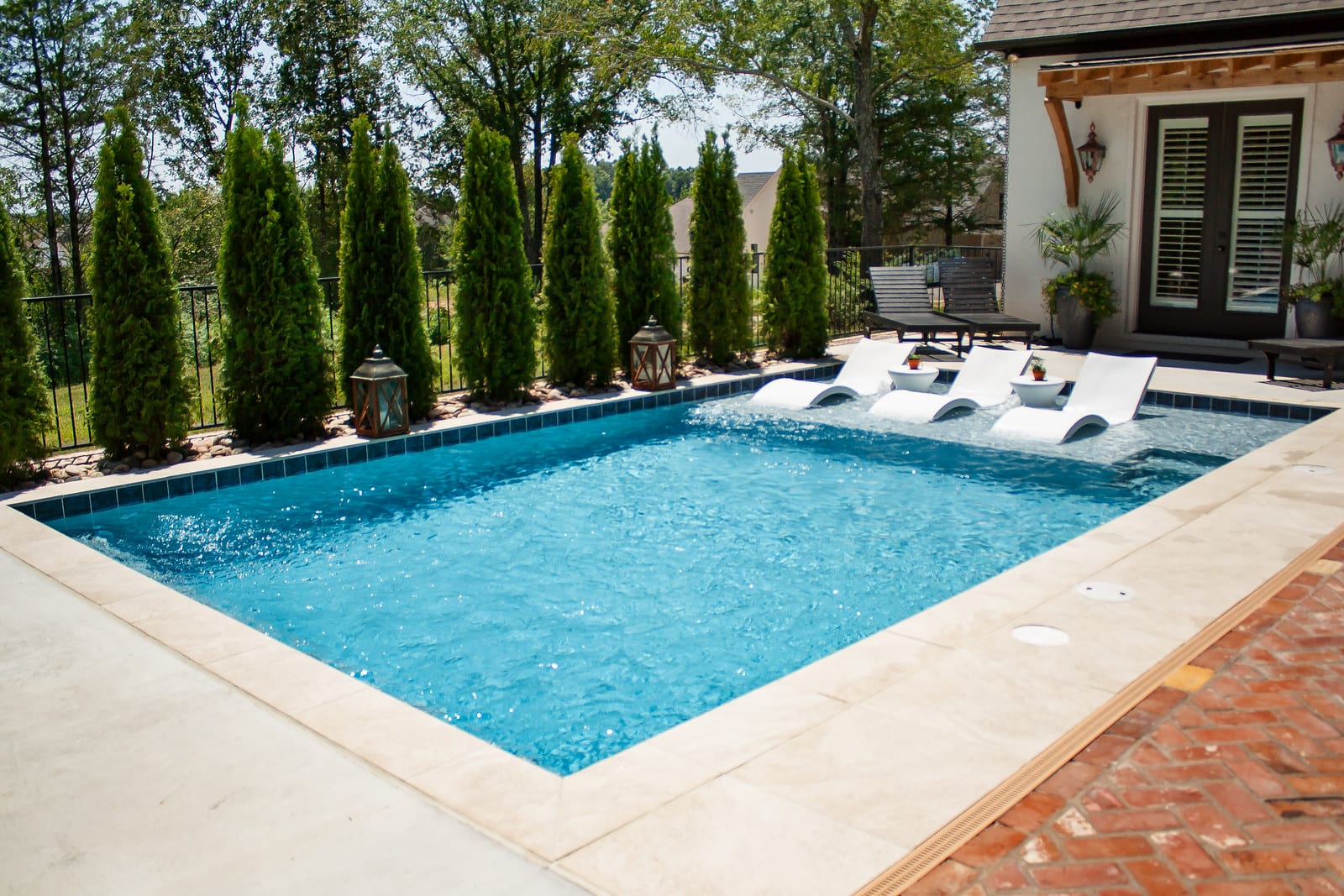 Luxury Pool Designs & Features 2024: Your Eco-Chic Pool Paradise